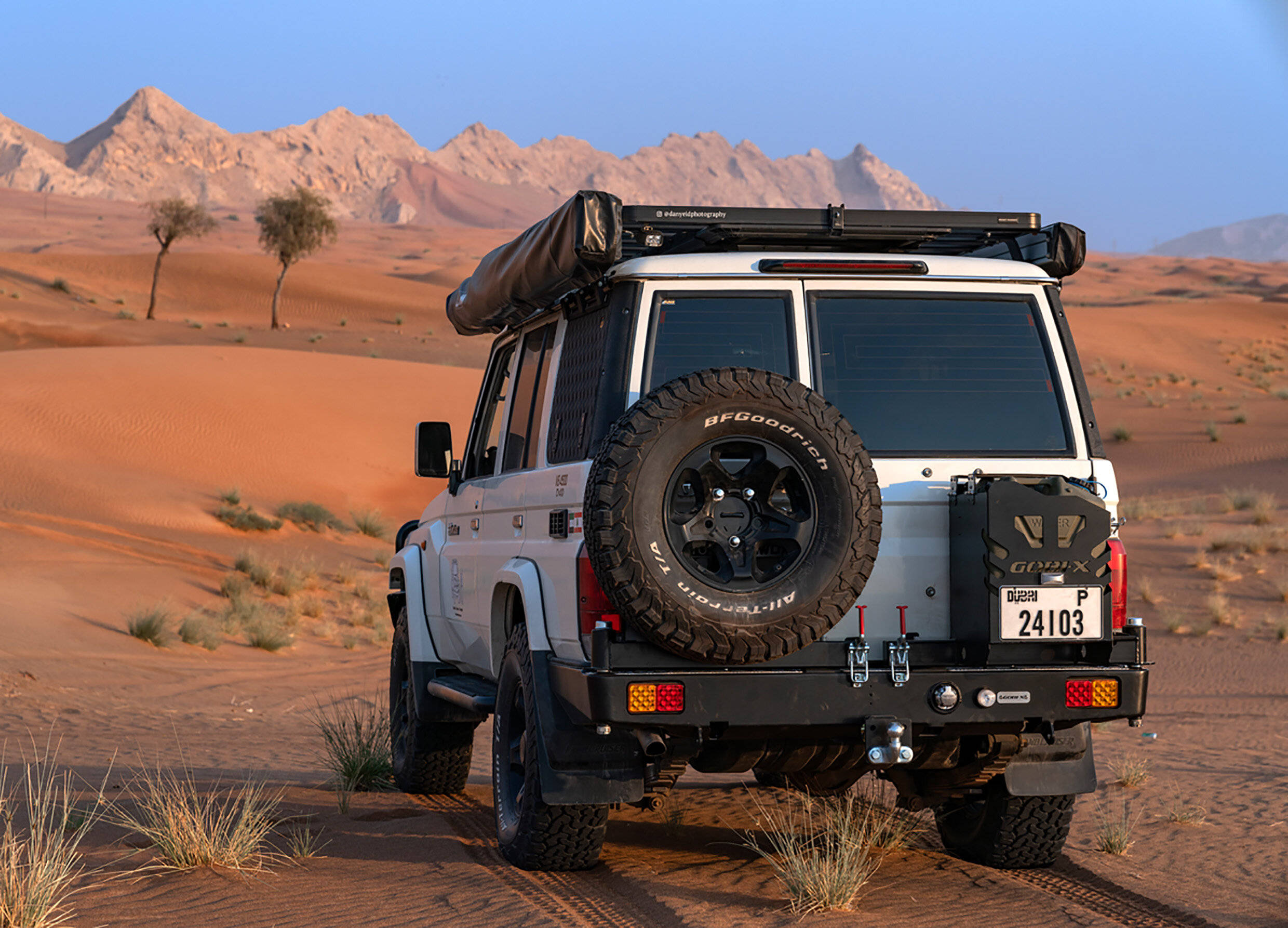 负重下榻轻松应对，丰田 LC76 辅助承载气囊显功_搜狐汽车_搜狐网