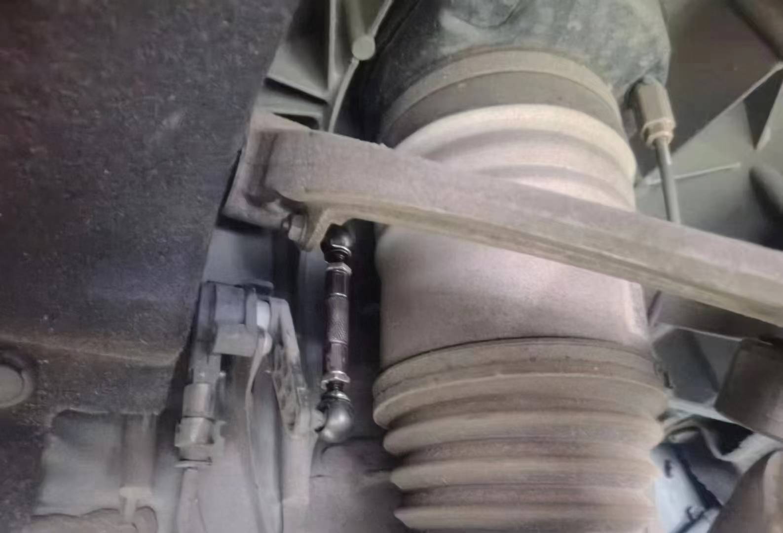 AIRBFT 空气悬挂降低，极氪 009 颜值性能双升_搜狐汽车_搜狐网