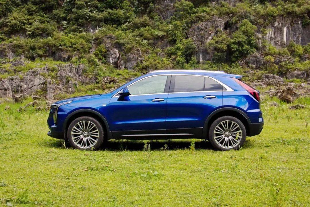 20万落地豪华SUV！2.0T，33英寸9K屏，四驱可选，面子里子全有！_搜狐汽车_搜狐网