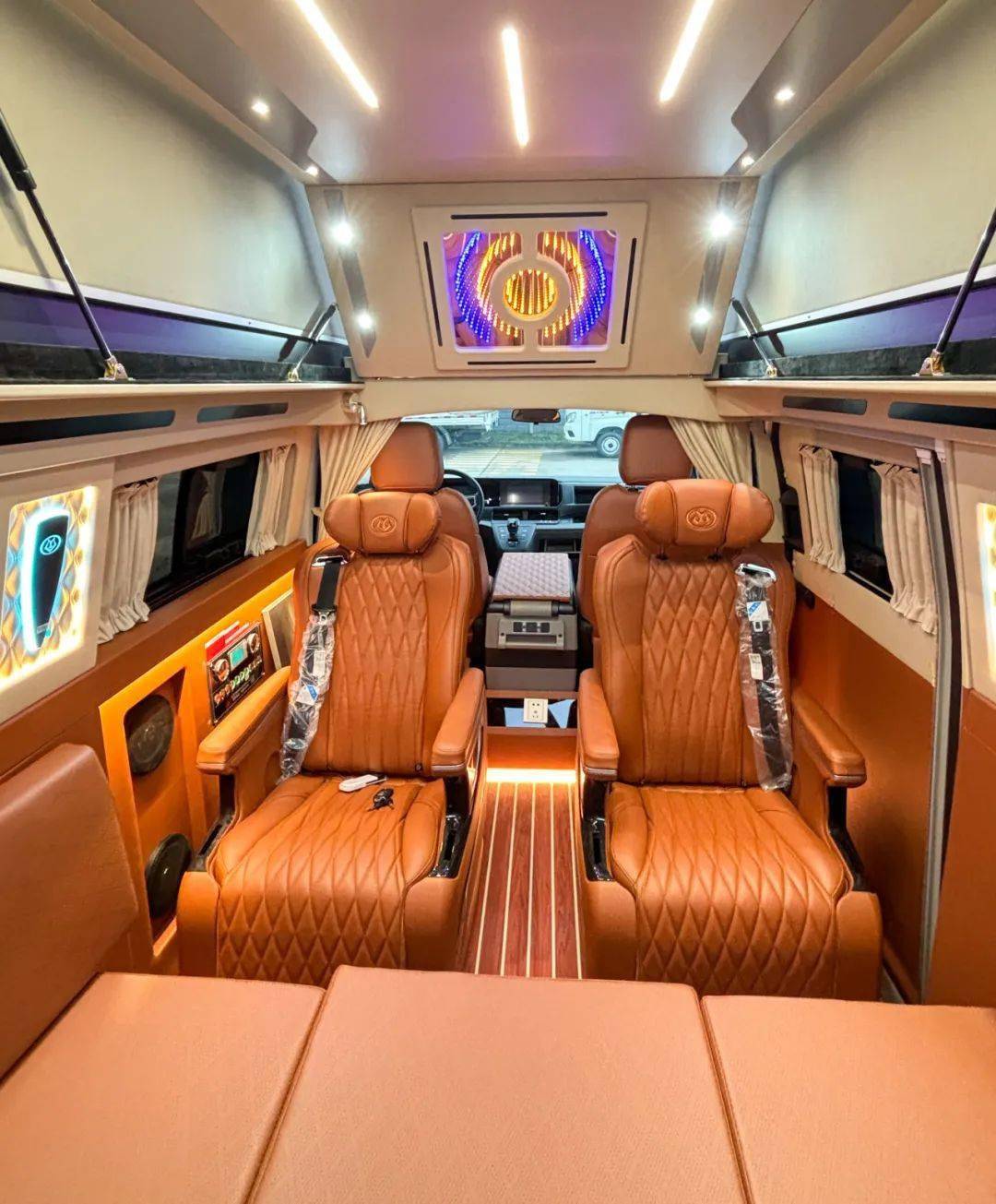 3.16 北京房车展丨景驿福特V362·后置厨卫版 全新奢华内饰 灵动实用空间_搜狐汽车_搜狐网