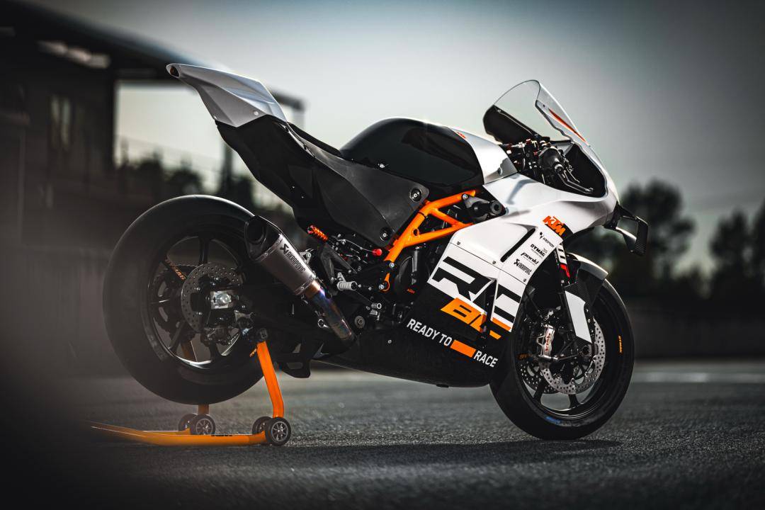 赛道特写：KTM 2024 RC 8C 限量版_搜狐汽车_搜狐网