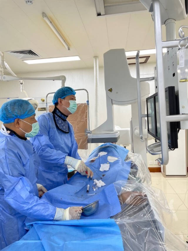 老挝首例TACE手术成功_李凯_治疗_患者