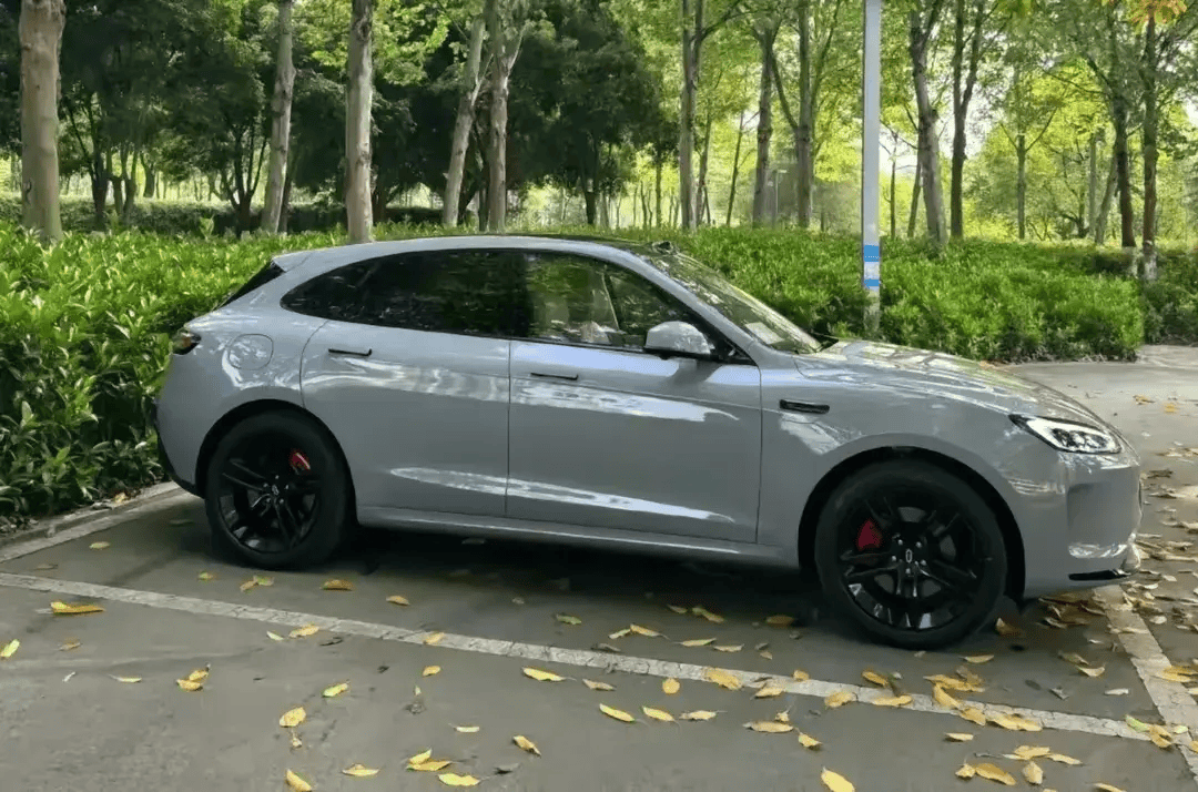 太像保时捷Macan！华为问界M5实车亮相街头_搜狐汽车_搜狐网