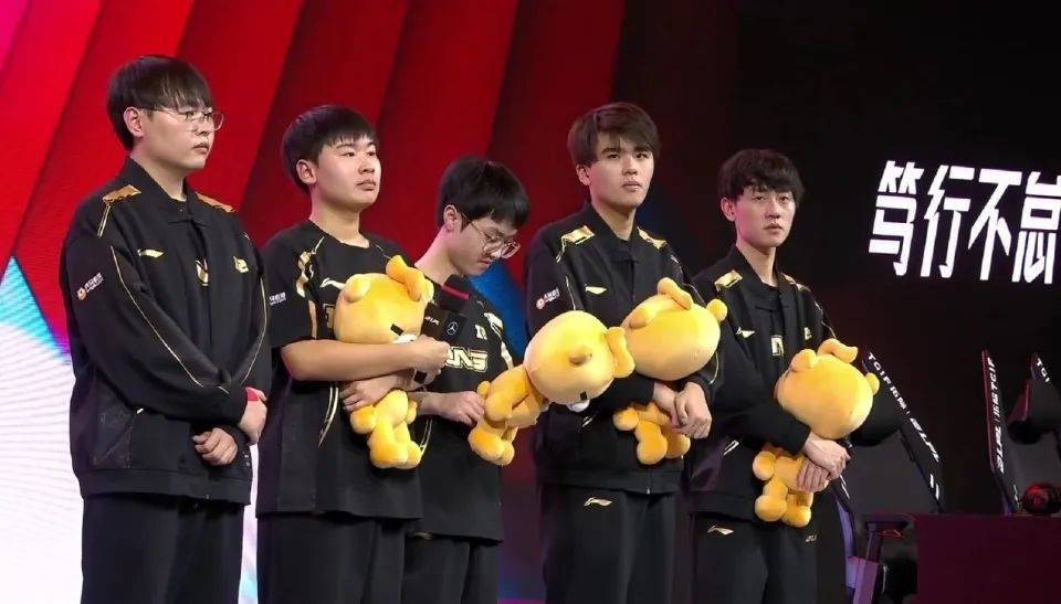 RNG拒绝摆烂，但上单保不住了！CEO再次发声，网友建议EDG学习_选手_成绩_Wei