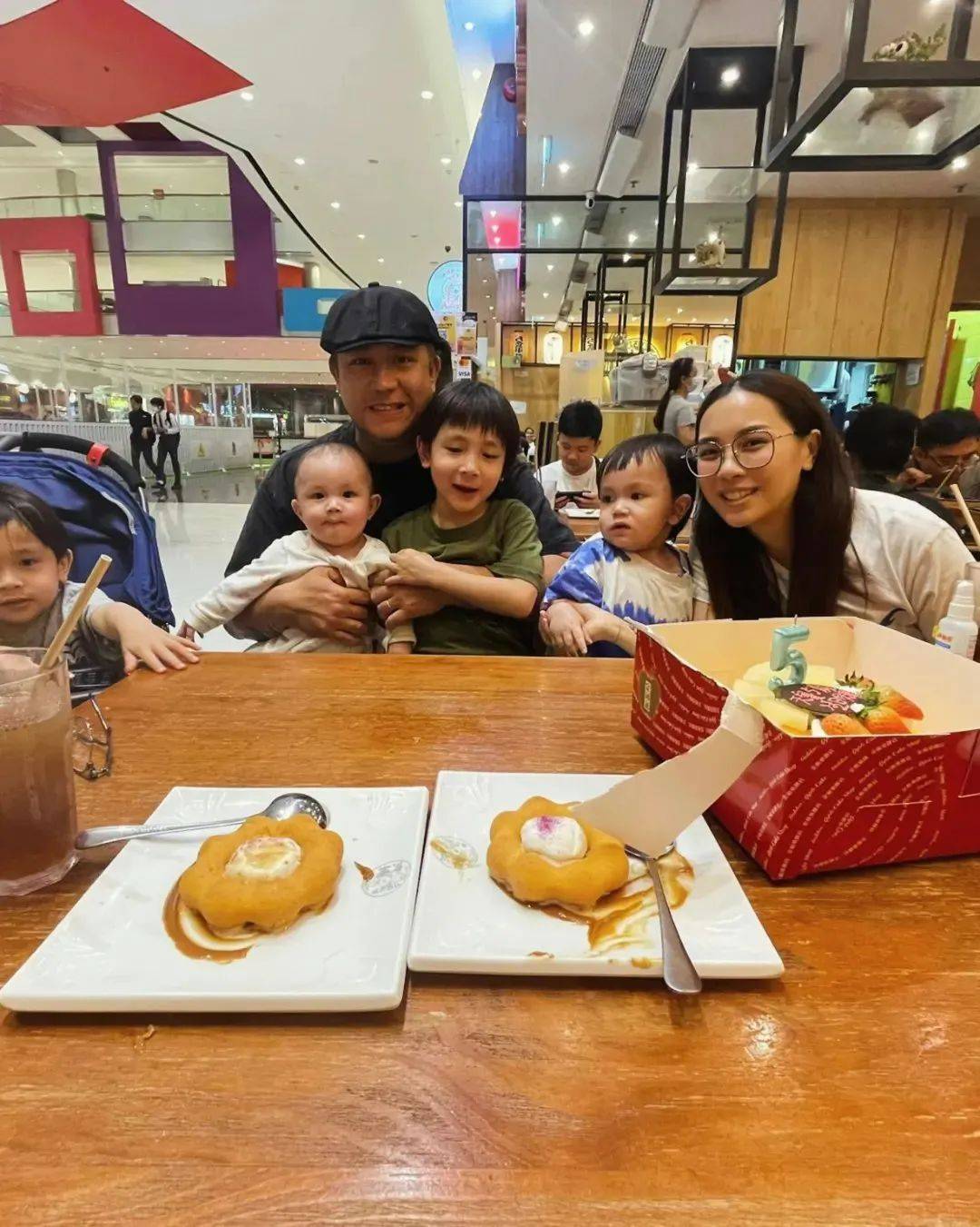 TVB前知名男星家庭再次生变，妻子公开与母亲断绝关系，只剩债务关系_张致_经济_问题