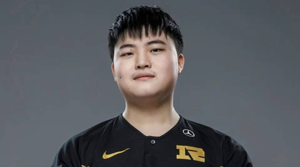 LPL传奇大战结束，Uzi队创造奇迹，宁王遭粉丝围攻，IMP被骂惨了_The_Shy_比赛