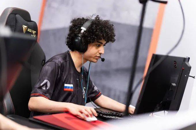 CS职业选手偷走了对手的固态硬盘_nbgee_比赛_其他