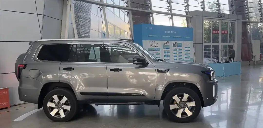 北京 BJ60 魔核电驱版实车曝光，增程版外观内饰大调整，6 月上市_搜狐汽车_搜狐网