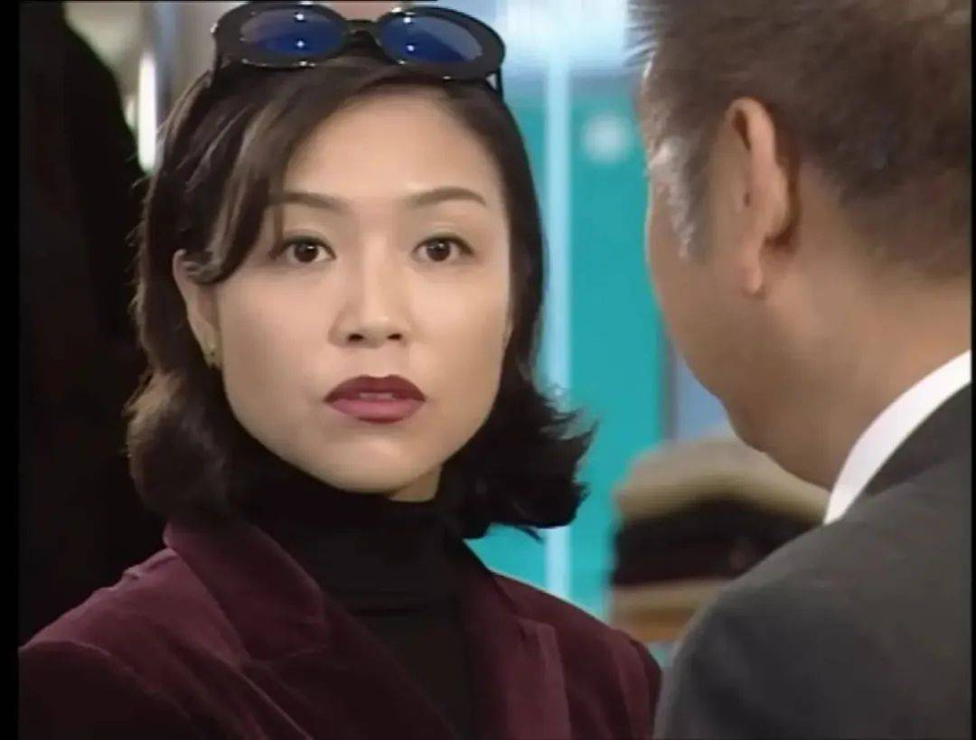 TVB前港姐成新剧狗血剧情导火索，嫁小7岁富商26年，分享豪门生存之道_张凤妮_老公_女人