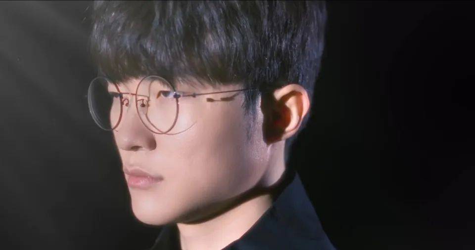 Faker打脸拳头官方，不用名人堂皮肤！不为了圈钱，改变自己人设_比赛_观众们_状态