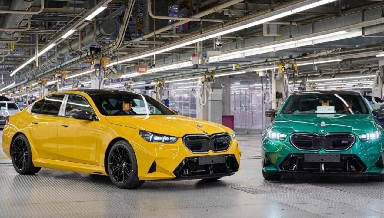 这才是宝马5系“完整体”！全新宝马M5下线，搭4.4T V8插混系统_搜狐汽车_搜狐网