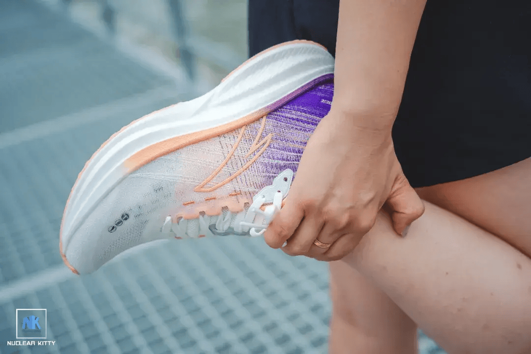 安踏冠军3 vs 安踏PG7 我该怎么选？_跑鞋_穿着_感觉