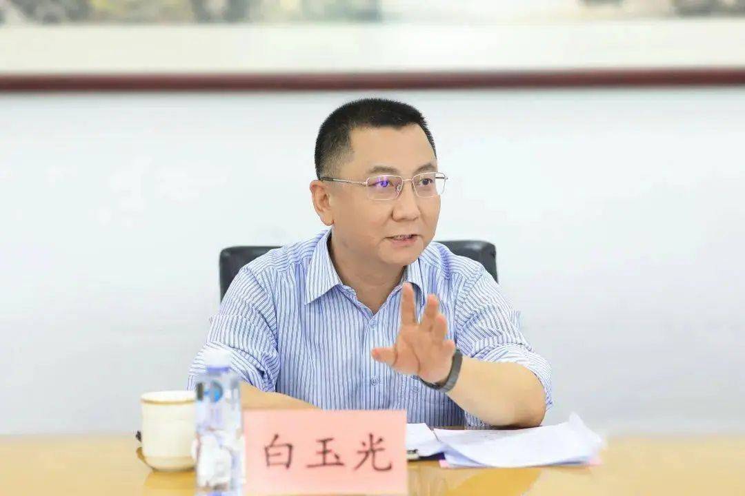 北京一卫健委主任被带走；湖北通报省中医院院长大肆受贿，还有虚开发票大案被曝光白玉光何绍斌管理 1449