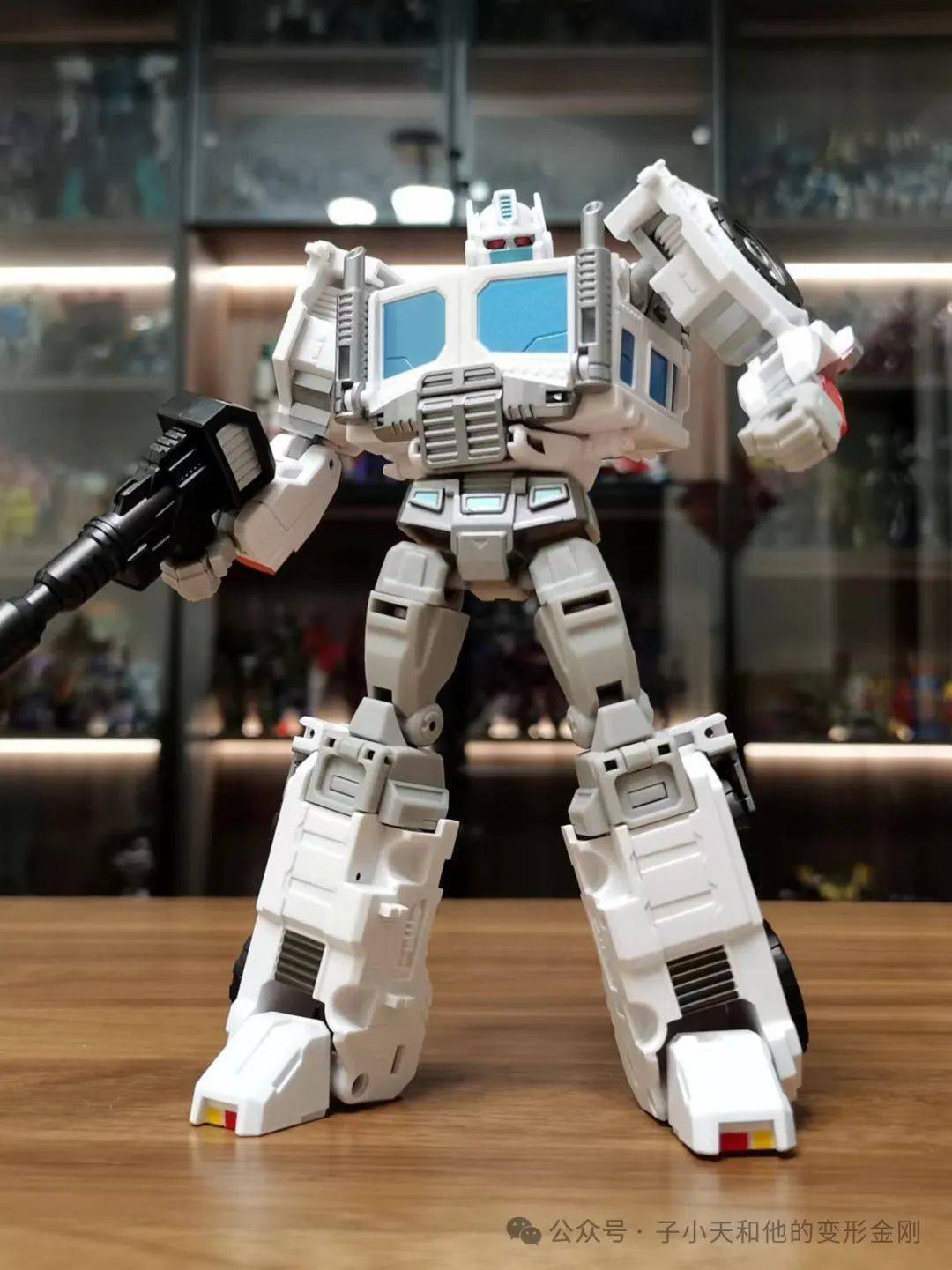 【增刊】【评玩具】子小天：岑测评《变形金刚 LG14通天晓+ PE配件包（下篇）》_搜狐汽车_搜狐网