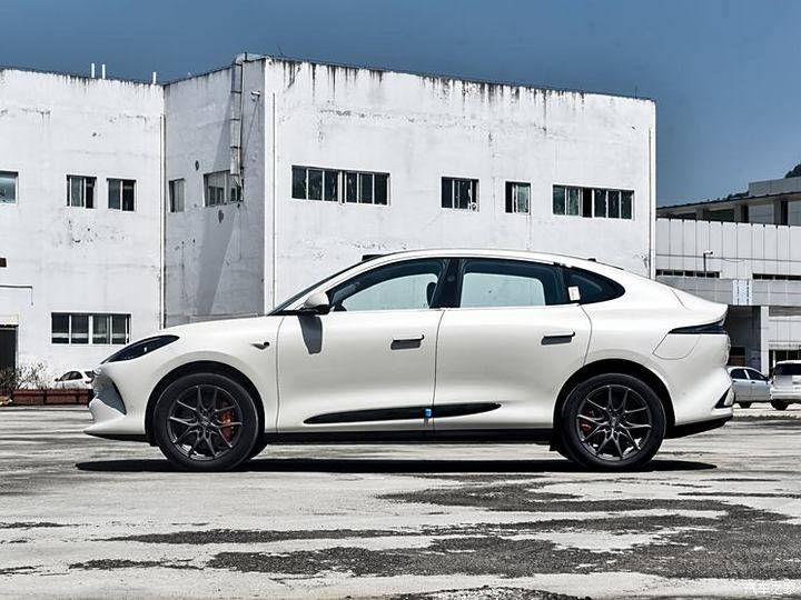 新款智己LS6上市：21.69万起售，灵蜥数字底盘引关注_搜狐汽车_搜狐网