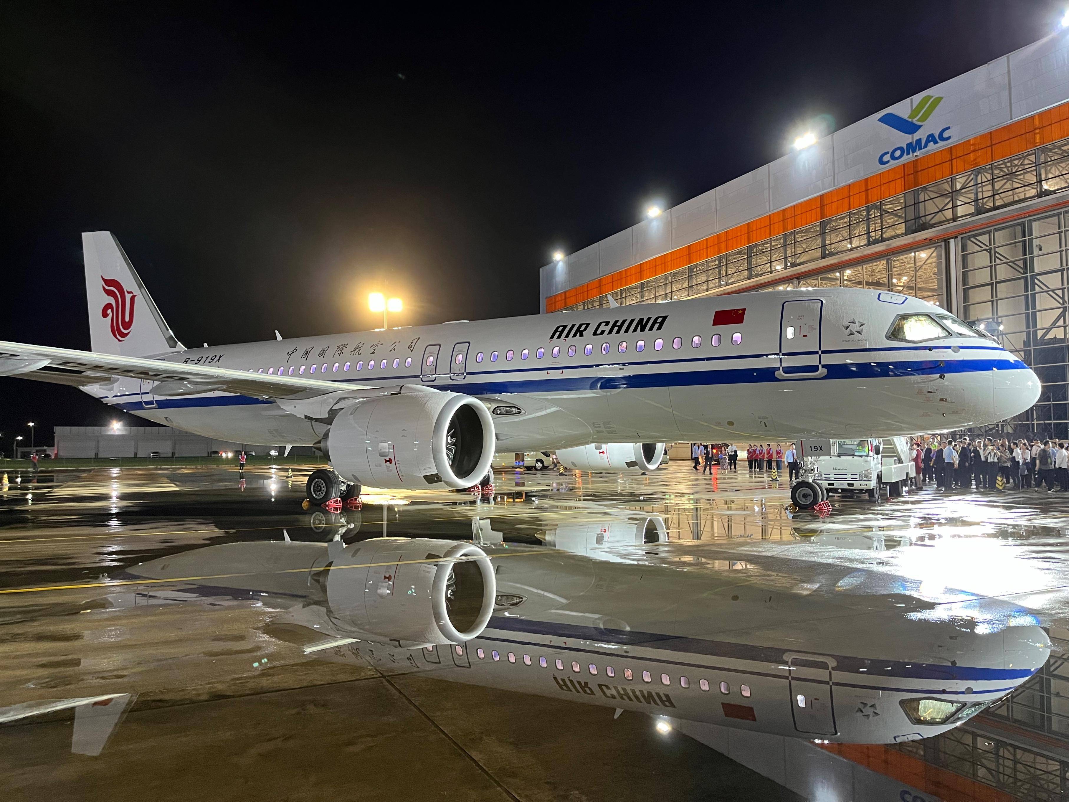 擎动蓝天十七载，C919集齐三大运营商，商飞与制造双雄“掰手腕”_飞机_国航_上海虹桥机场