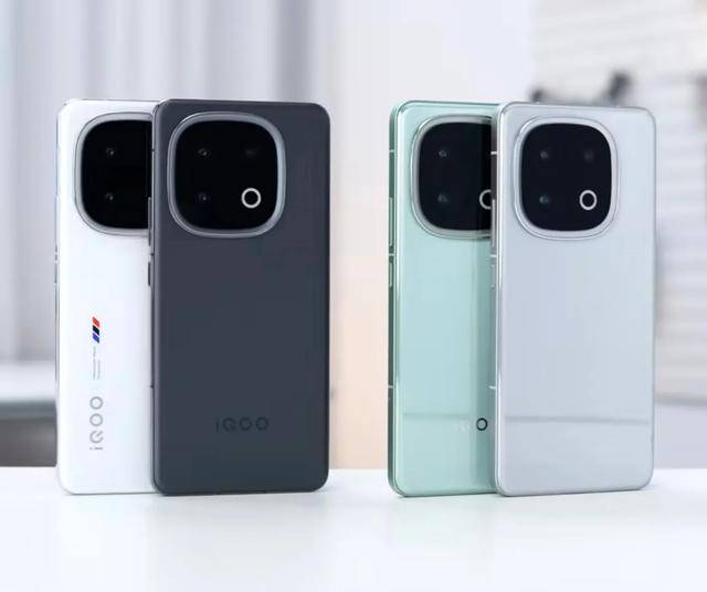 iQOO 13系列官宣，搭载骁龙8至尊版，相机deck新增环形闪光灯设计_处理器_直角