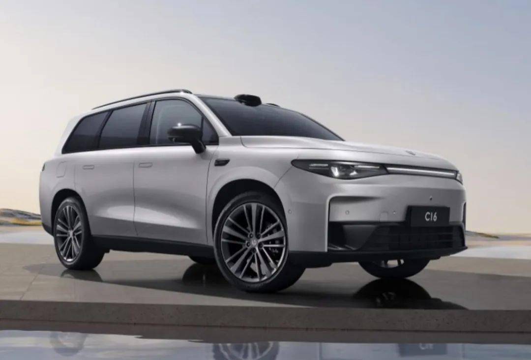 大6座SUV零跑C16来袭：油耗5.4L，可加92油，轴距2米8，仅15万多起！_搜狐汽车_搜狐网
