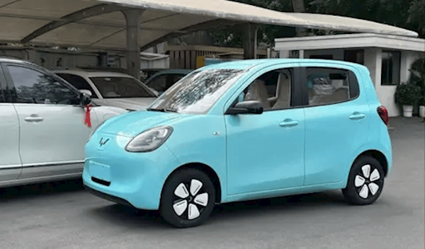 五菱宏光MINIEV全新亮相，三门五门任选，续航升级设计更圆润_搜狐汽车_搜狐网