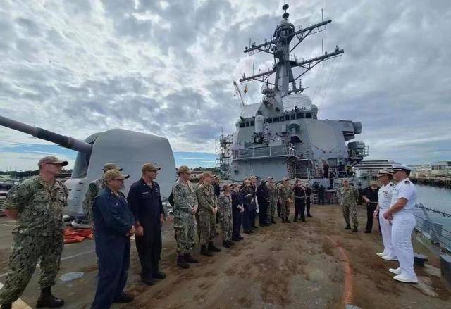 美记者曾登上中国052D，被眼前一幕惊讶到：7000吨巨舰还能这样？_军舰_美国_泽维尔·瓦瓦瑟