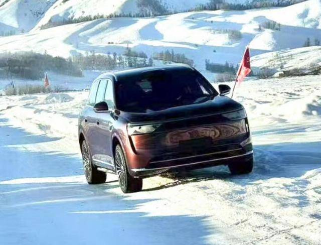 2025年发布！问界全新SUV M8的实车谍照曝光_搜狐汽车_搜狐网