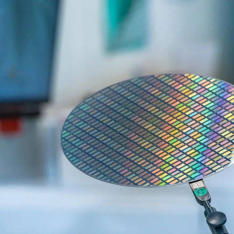 这家企业斥资约15亿元建造AR用Micro-LED生产线..._Aledia_显示器_技术