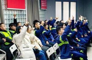 暖意融融！致敬城市建设者们_钟芸_活动_工作时