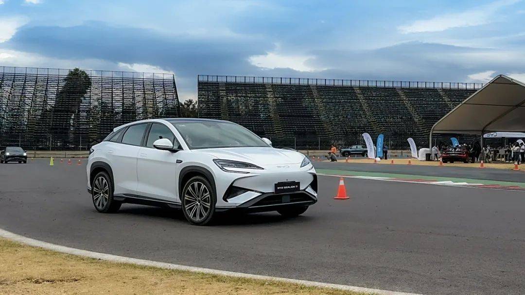 比亚迪海狮07EV在墨西哥Formula E期间发布 仰望U9迎来拉丁美洲首秀_搜狐汽车_搜狐网