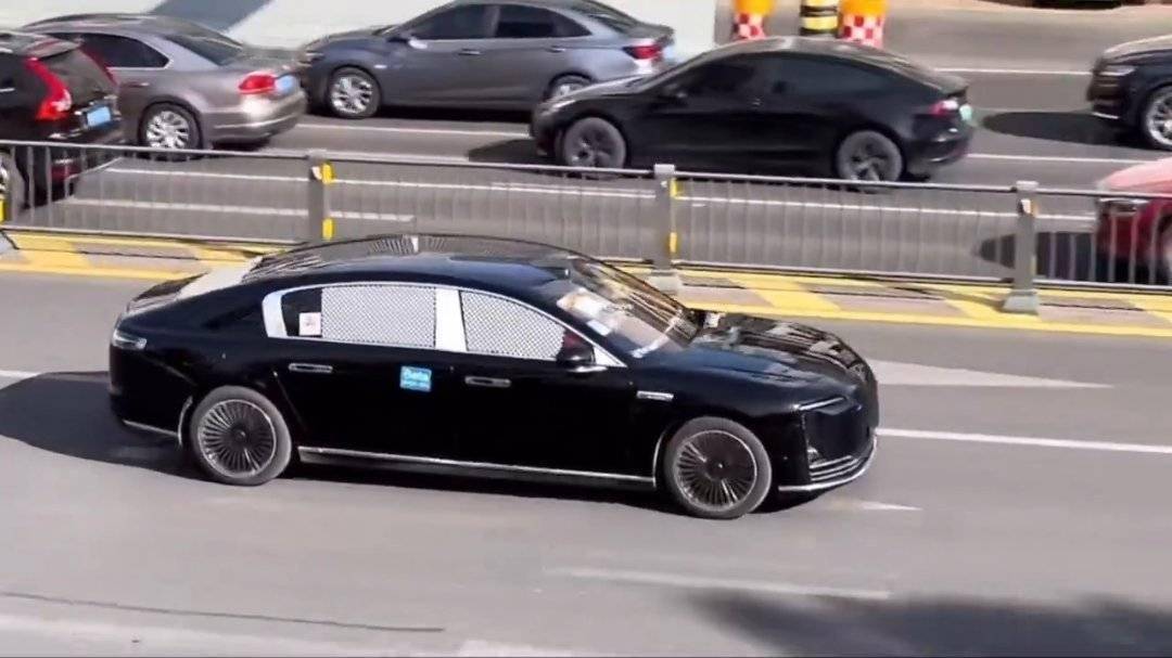 鸿蒙智行尊界S800路试照曝光：全黑配色，搭载激光雷达与球形电子后视镜_搜狐汽车_搜狐网