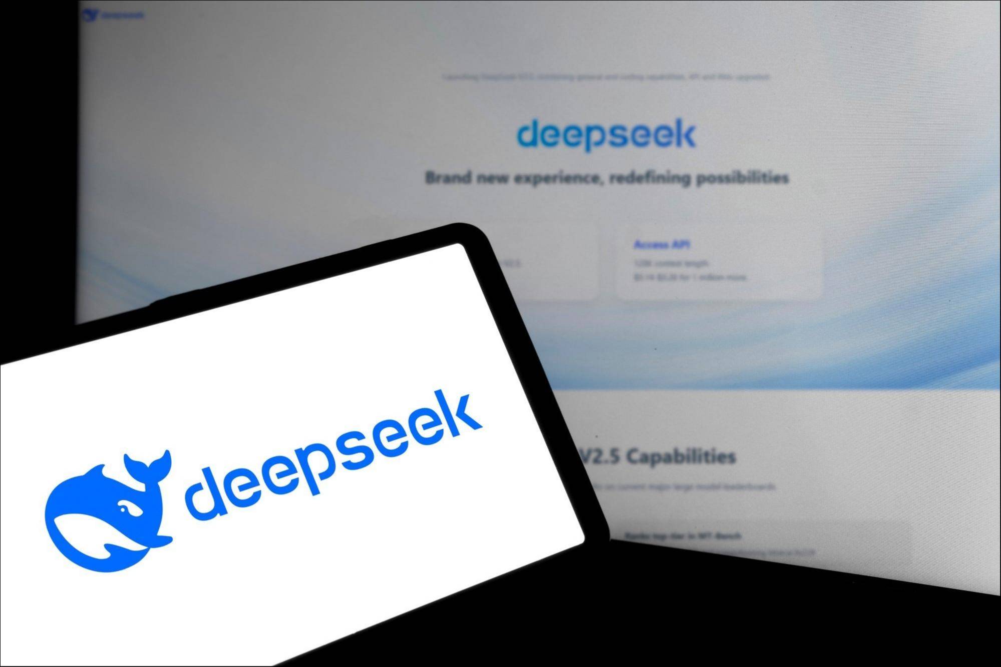 DeepSeek被美国科技圈盯上了｜钛媒体AGI_模型_美国的_梁文锋