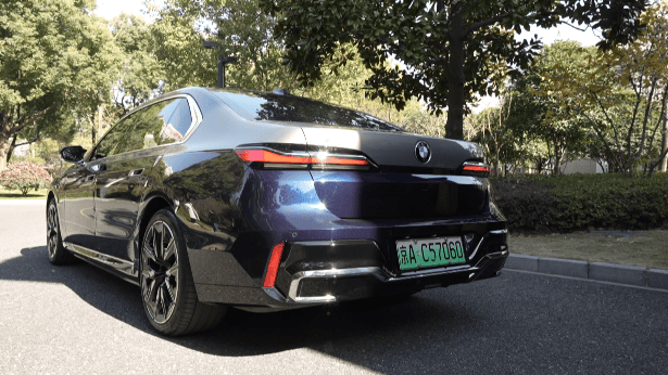 纯电动BMW i7 M70L：超验新象 一瞥惊鸿_搜狐汽车_搜狐网