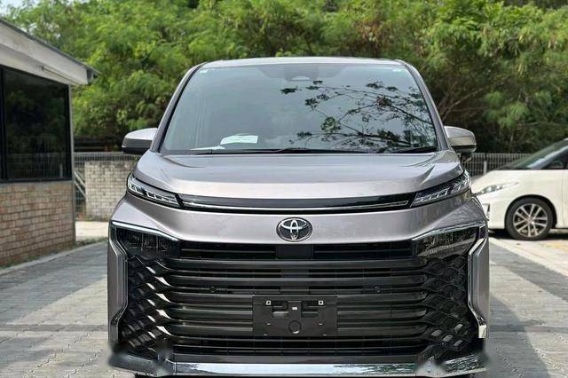 开启十万级家用MPV新征程，丰田VOXY实车曝光_搜狐汽车_搜狐网