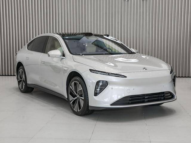 【对比】国产纯电行政级轿车 享界S9 VS 蔚来ET7_搜狐汽车_搜狐网