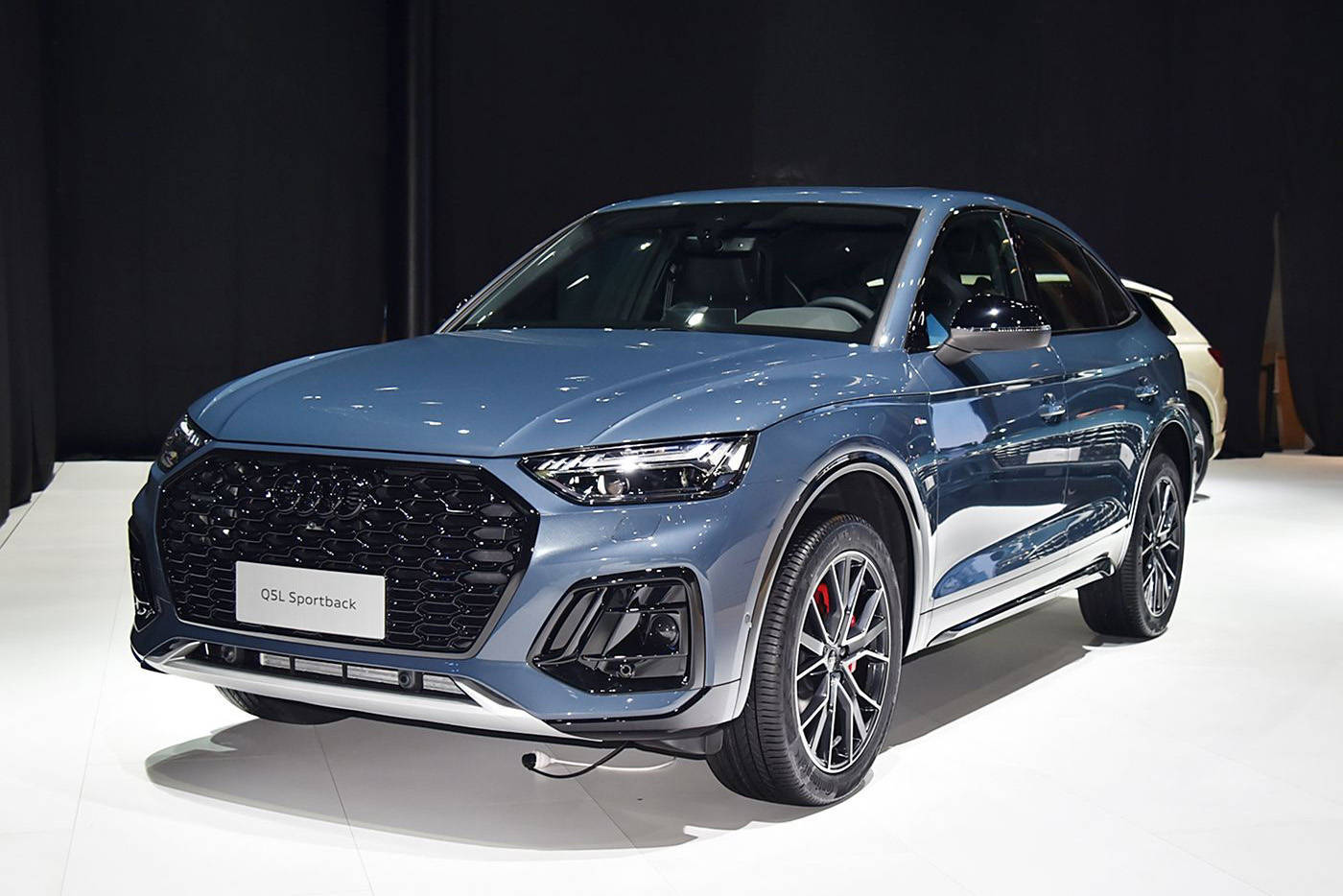 奥迪Q5L 45周年典藏版上市，配置升级售价34.98万起_搜狐汽车_搜狐网