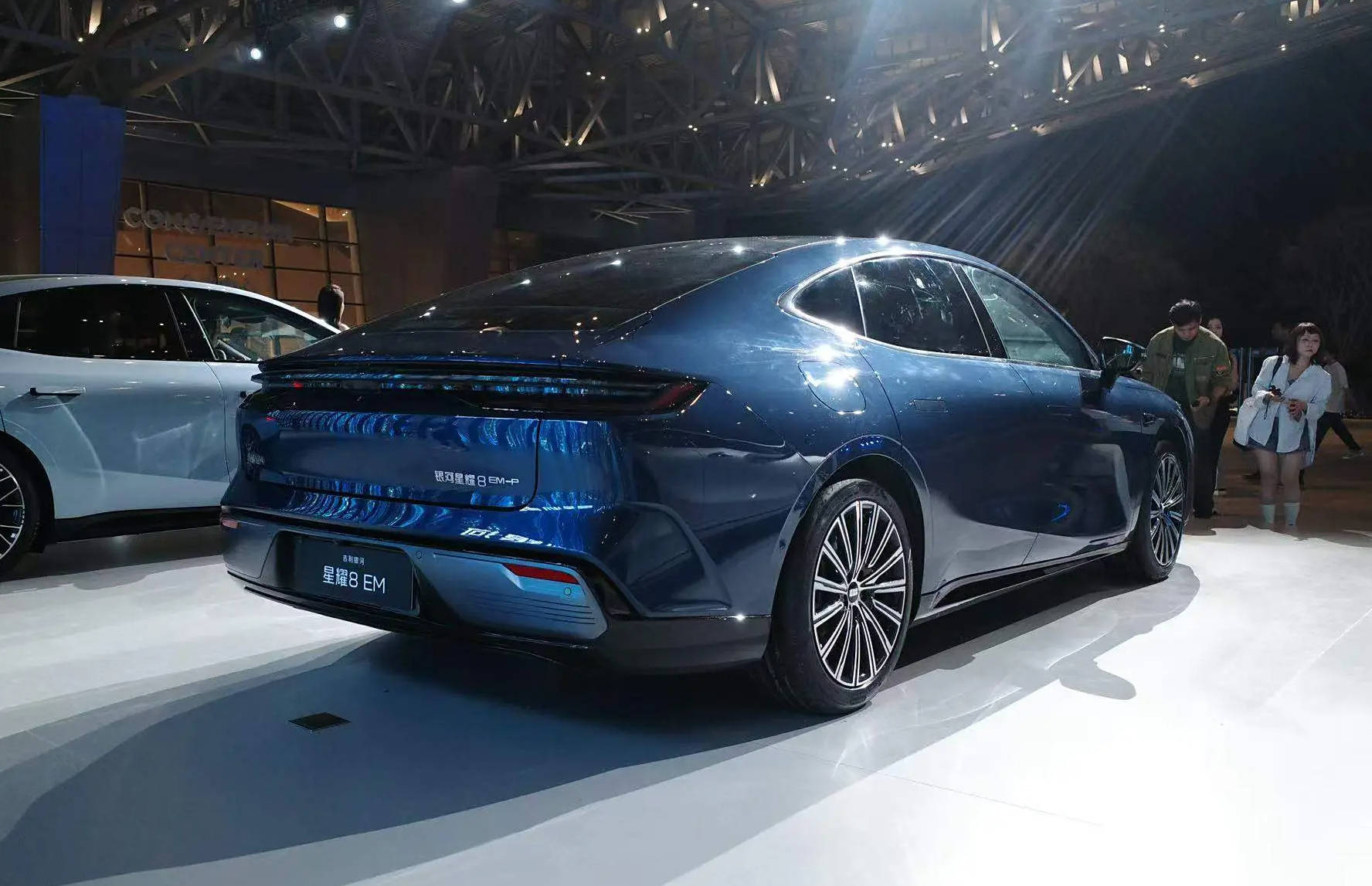 吉利银河E8&星耀8 EM来袭！2025款车型先享价曝光，你心动了吗？_搜狐汽车_搜狐网