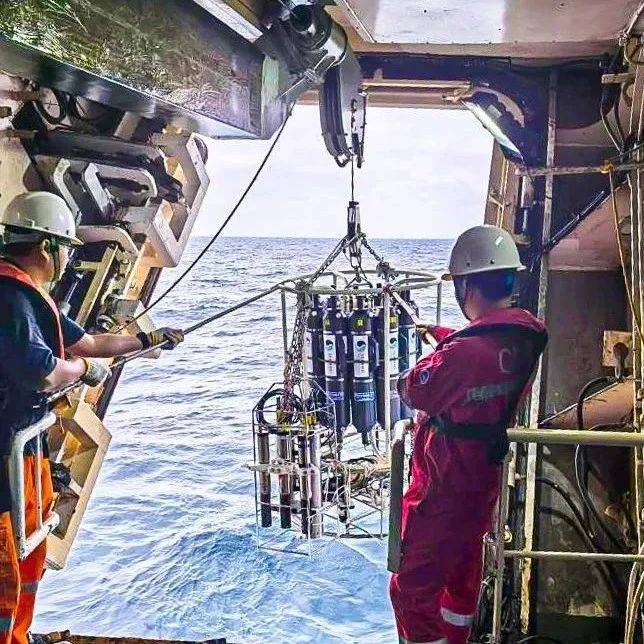 国家重点研发计划成果“深海CTD（温盐深测量仪）”成功开展规范化海上试验！_设备_控制组