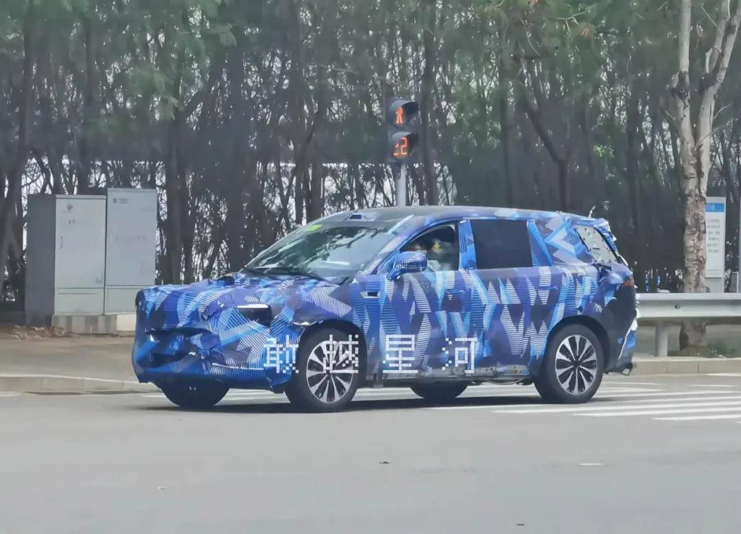 全新腾势N8曝光：中大型SUV定位，三排座布局，或成30万级优选？_搜狐汽车_搜狐网