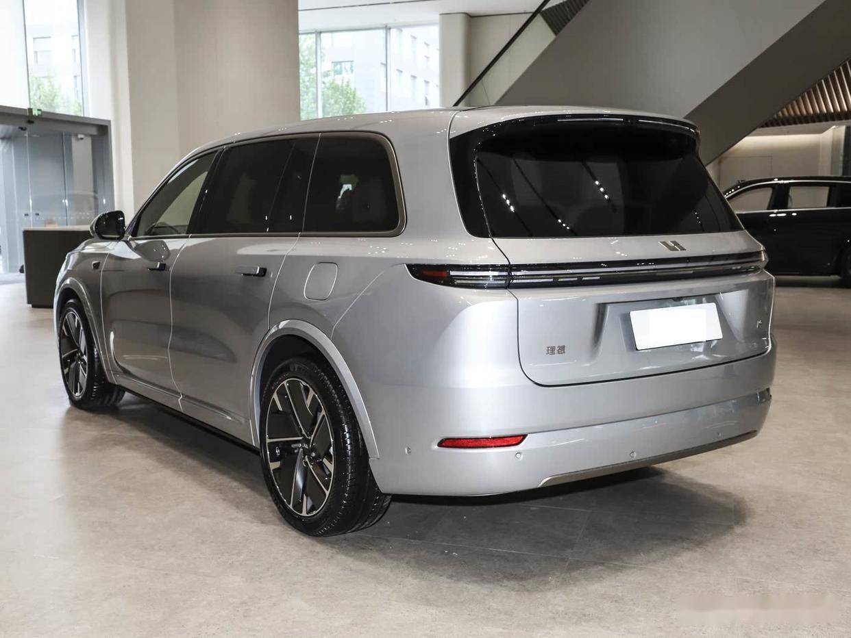 2025款理想L9焕新上市：新增雅灰配色，续航破1400Km，家庭科技旗舰再升级！_搜狐汽车_搜狐网