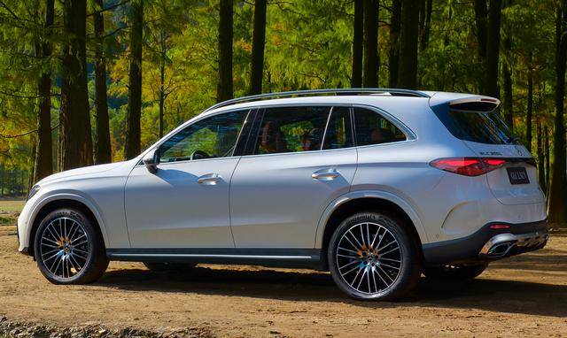 30万级豪华SUV对决：奥迪Q6 quattro纪念版VS奔驰GLC怎么选？_搜狐汽车_搜狐网