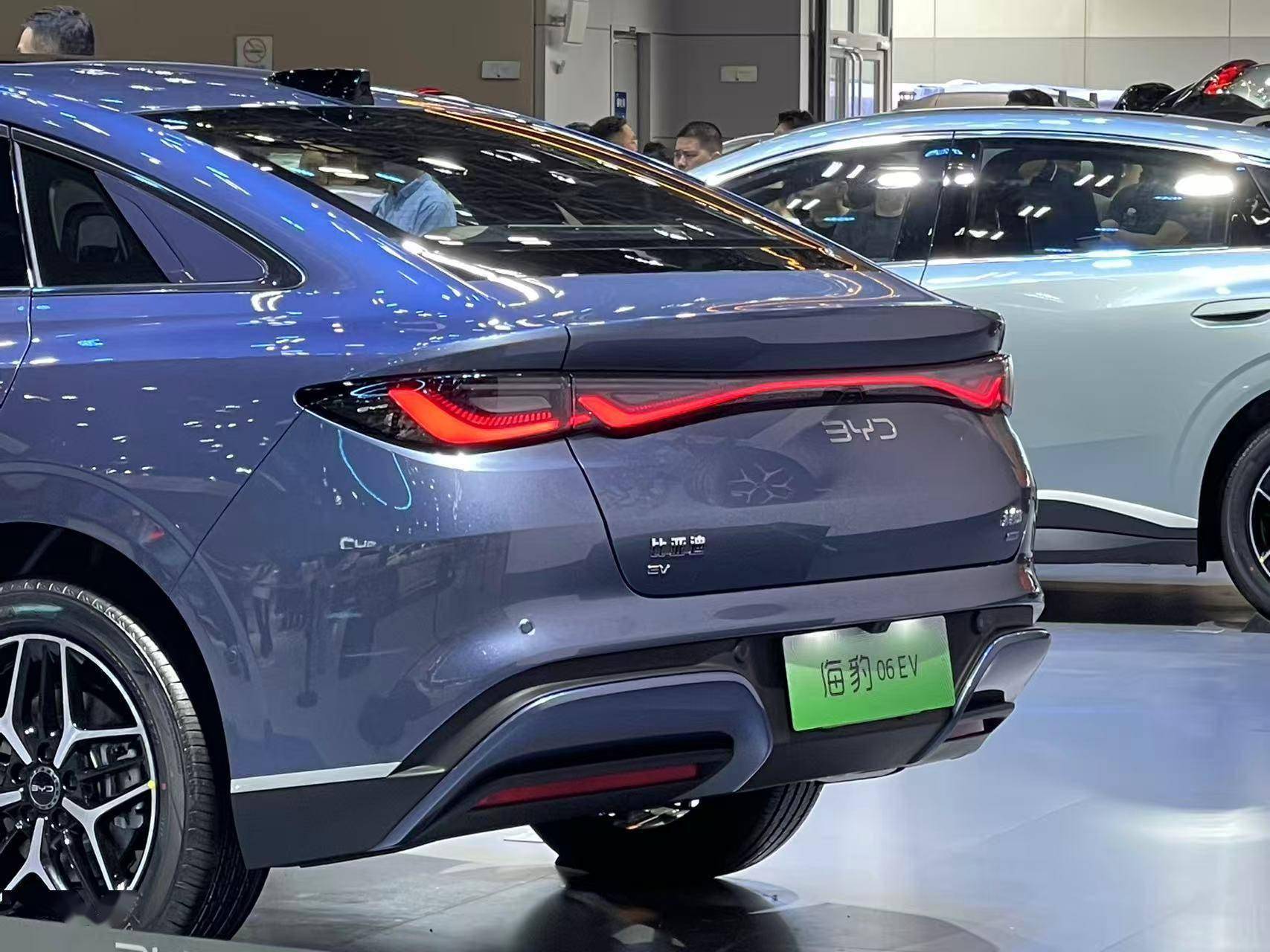 全系标配33项配置 比亚迪海豹06EV上市10.98万元起_搜狐汽车_搜狐网