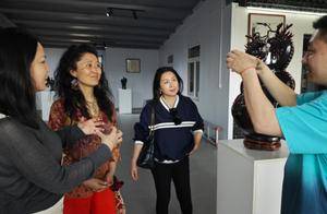 Japanese friends enter Zibo Boshan Raindrop Glaze Museum_glaze_the_feast