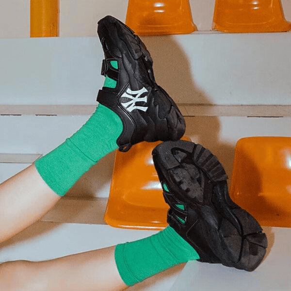 2025年MLB鞋子值得购买吗？精选MLB排名前十名鞋款，涵盖老爹鞋、休闲板鞋、运动凉鞋，款式多样，总有一款适合你！_设计_参考价_鞋底