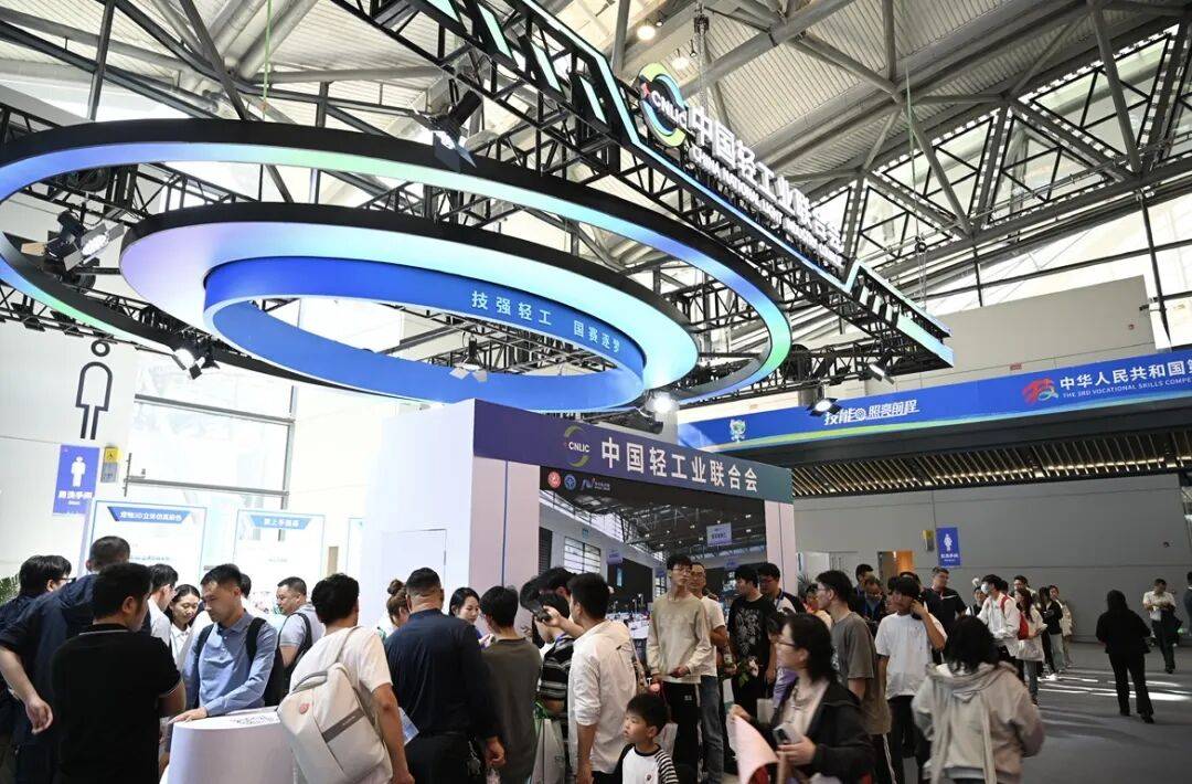 国赛现场｜人气爆棚 轻工展台“藏满”绝活_技艺_行业_技能