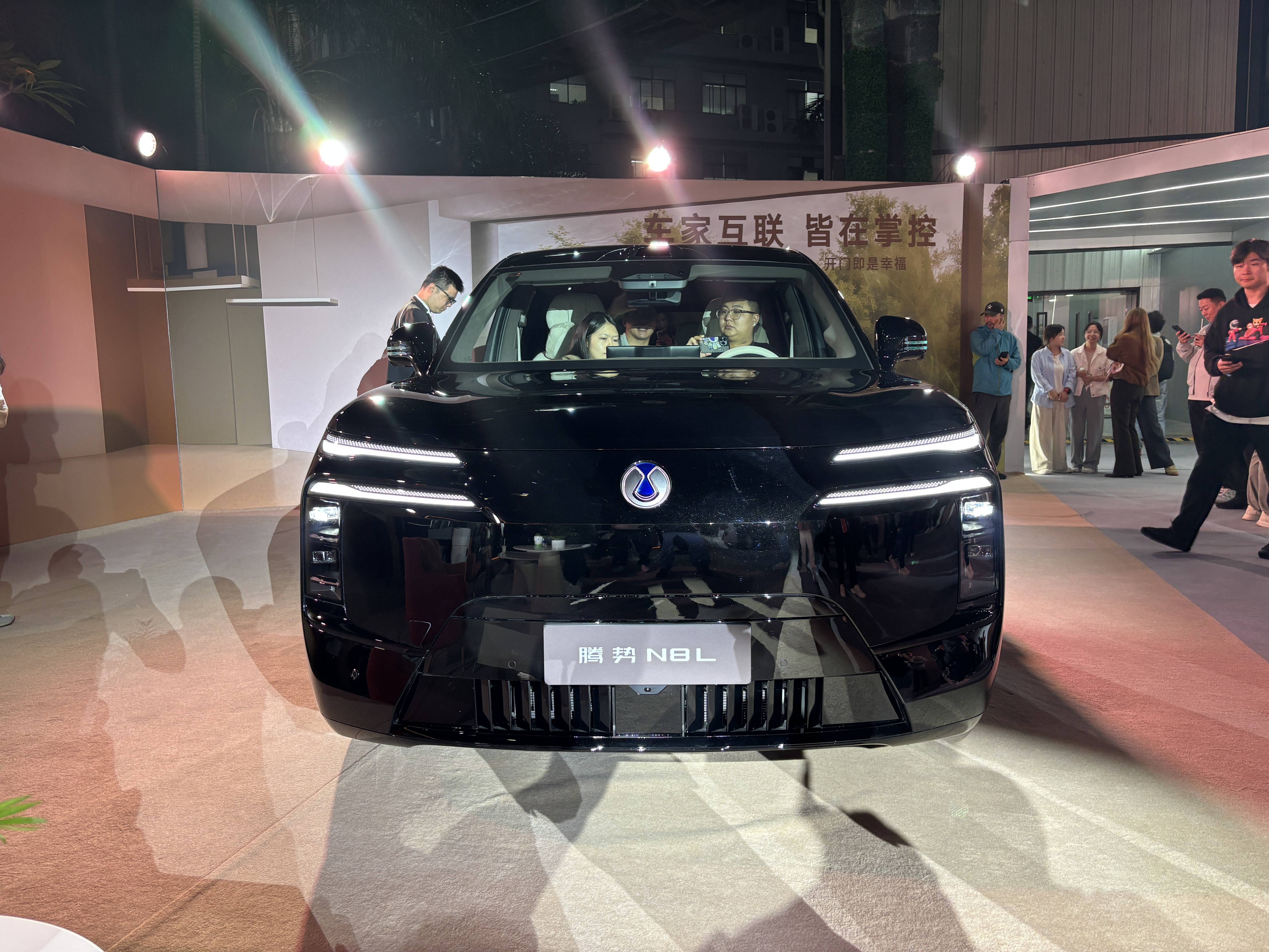 腾势N8L上市：2.0T插混+易三方技术，标配云辇-A与多屏互联座舱_搜狐汽车_搜狐网