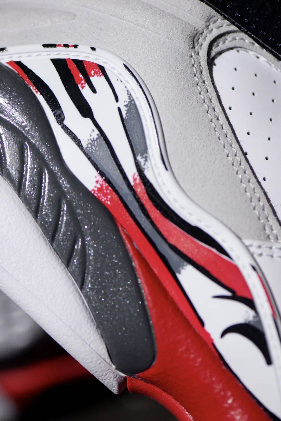 SOAR 限量发售｜Air Jordan 8 Retro “White & True Red”_搜狐汽车_搜狐网