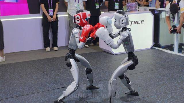 中国机器人霸屏CES！AI承包半壁展馆，还拳击跳舞，老外疯拍不止_参展_企业_科技界