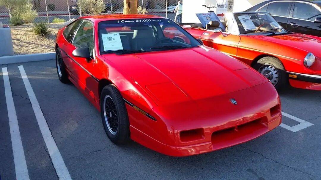 【双座传奇】Fiero GT最后的荣耀！这台1988红GT仅2.4万英里，原主跨国狂飙两次，拍卖1万刀带回家，80s中置梦车复活_搜狐汽车_搜狐网