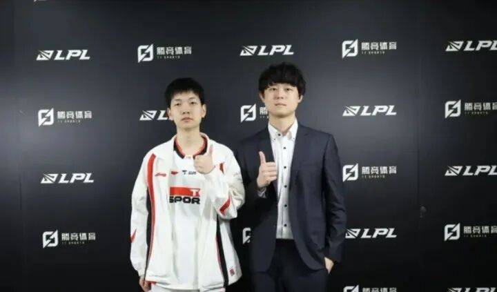 Creme：目前在榜首心情挺好的，我们的目标是常规赛名次靠前就好！_Poppy_教练_英雄